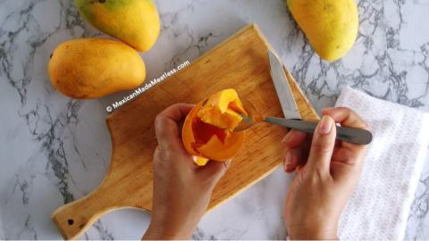 How To Eat A Mango The Easy Way (And Best Ways To Cut) | Mexican Made ...
